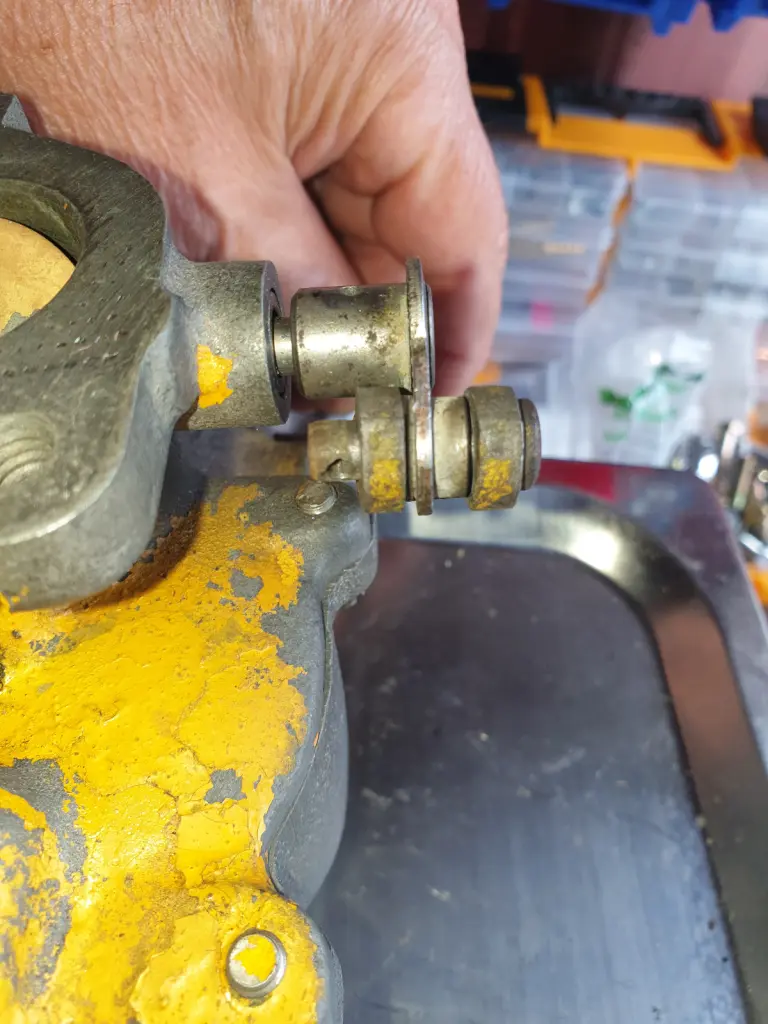 Adjusting the governor linkage on a D7 pony engine | Forum - ACMOC