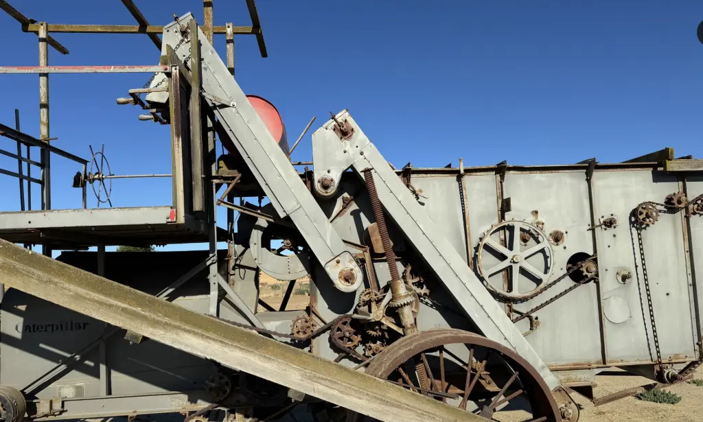 Caterpillar sidehill Combined Harvester Recovery | Forum - ACMOC